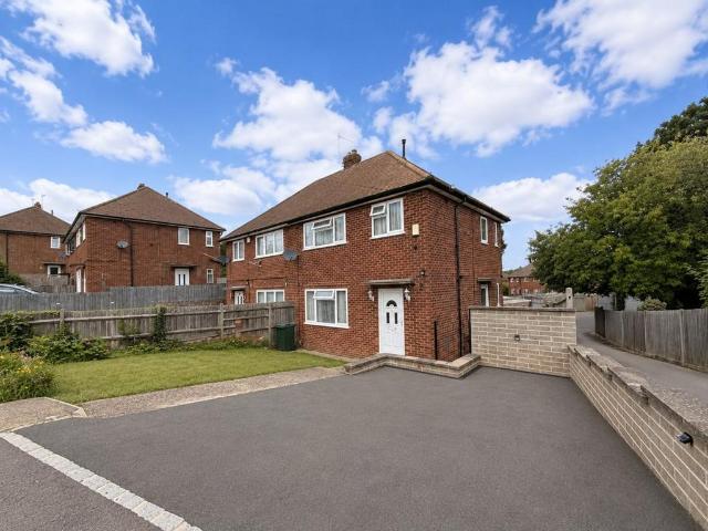 Squirrel Lane, Hp12 3 bed semi detached house to rent £1,850 pcm £427 pw