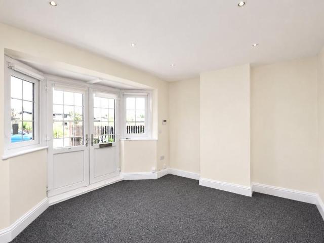 Squirrels Heath Road, Romford RM3 3 bed terraced house to rent £2,100 pcm £485 pw