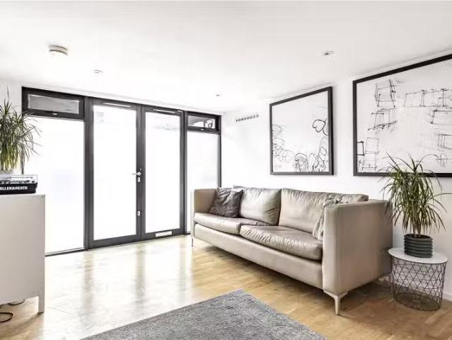 Squirries Street, Bethnal Green, London, E2 6AJ