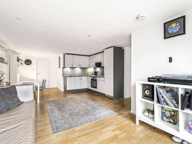 Squirries Street, London E2, 2 bed flat to rent, £2,500 pcm | PrimeLocation