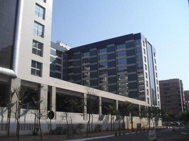 SRTVS 701, Ed. Multiempresarial, Sala com garagem