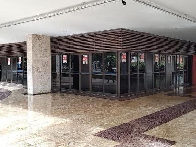 SRTVS Ampla loja de canto, 1.188m2, 8 vagas, em frente a W3 !