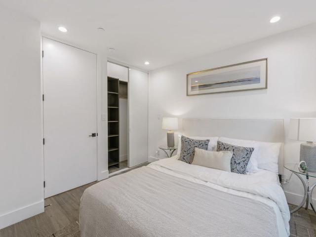 SR/TI/YO:A Etiwanda / Collins / Oakbury 2 Bedroom Apartment for Rent at 18301 Collins St, Los Angeles, CA 91356 Tarzana