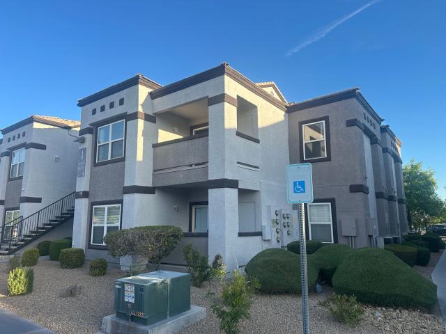 SW! 2 Bedroom 2 Bath 2nd floor Condo! One Car Garage and One car Carport! Gated! Community Pool! Spa! Clubhouse!