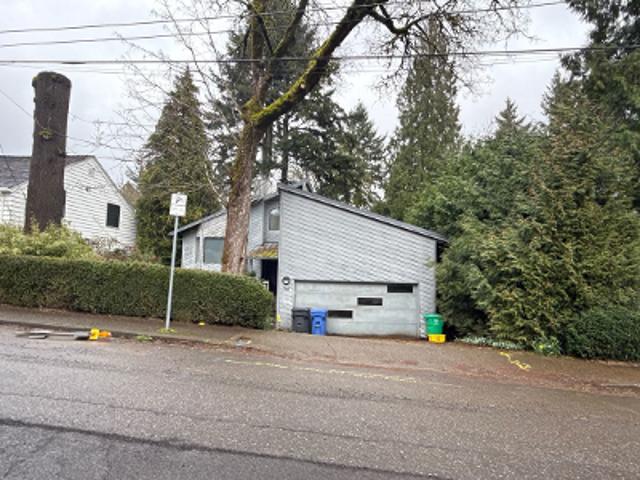 SW Chestnut St