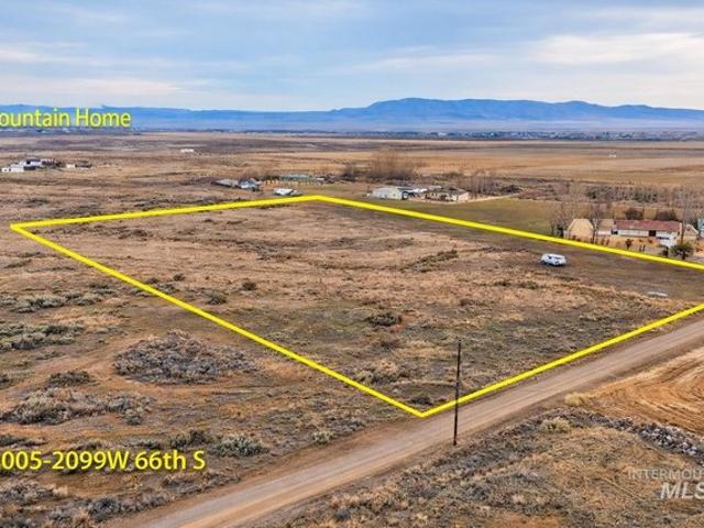 SW Raber Dr, Mountain Home, ID 83647