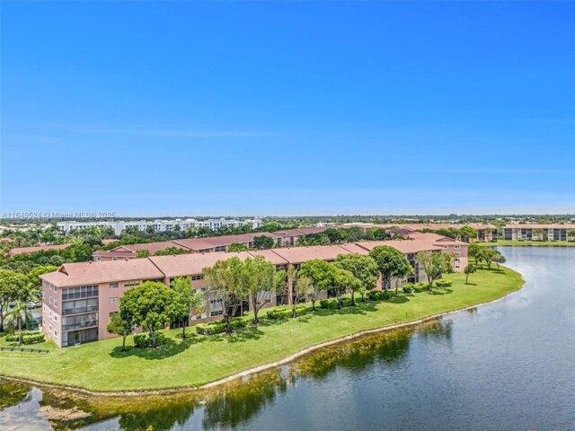 Sw St Ave Unit R, Pembroke Pines, Condo For Sale