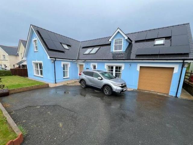 Swn Yr Efail, Pennant, 6 Bedroom Detached