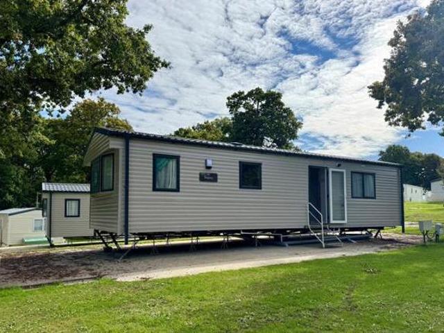 Sway Road, Hoburne Bashley, New Milton, 2 Bedroom Park