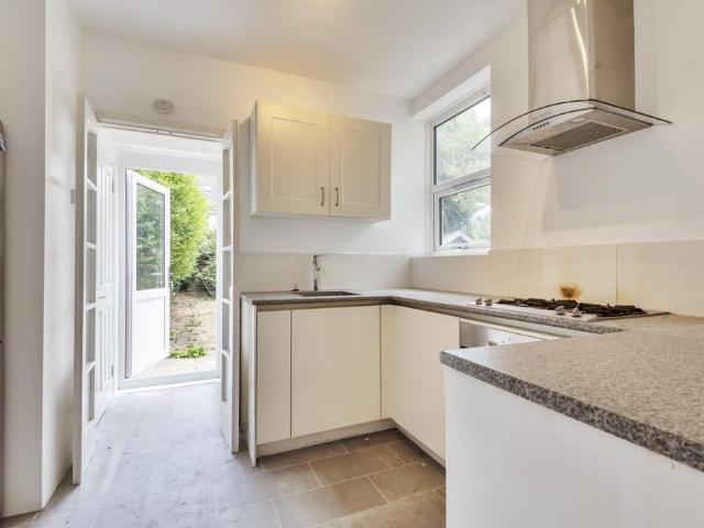 Swaby Road, London, SW18 3 bed house to rent £2,950 pcm £681 pw