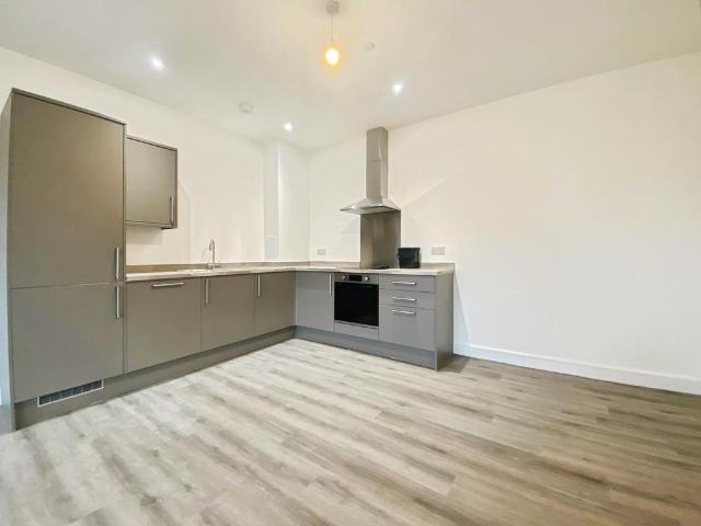 Swain Court, Peterborough, PE2 2 bed apartment to rent £1,050 pcm £242 pw
