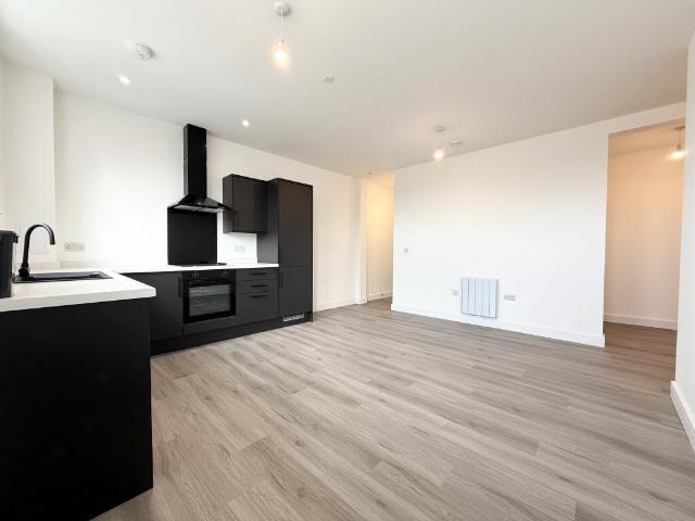 Swain Court, Peterborough, PE2 2 bed apartment to rent £1,075 pcm £248 pw