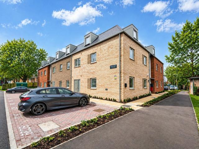 Swain Court, Peterborough PE2 2 bed apartment to rent £1,095 pcm £253 pw
