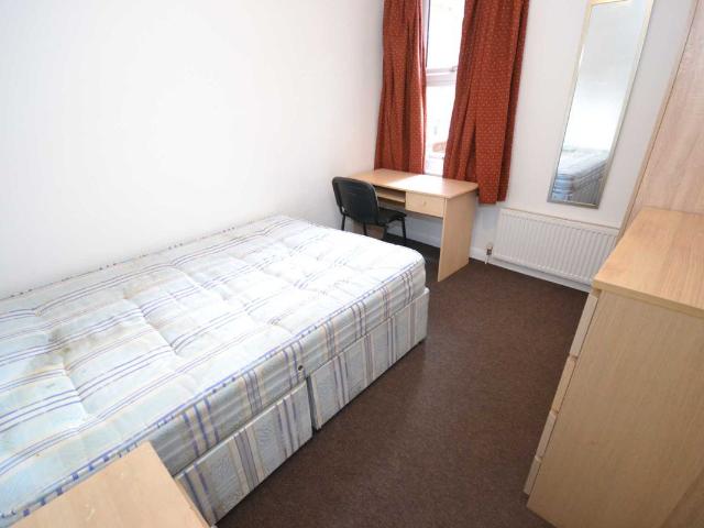 Swainstone Road, Reading, Berkshire RG2, Room to rent, £575 pcm | PrimeLocation