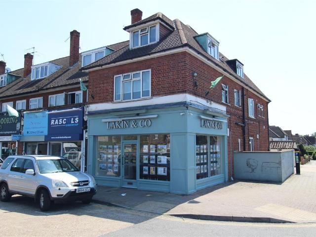 Swakeleys Road, Ickenham UB10, 1 bed flat to rent, £1,350 pcm | PrimeLocation