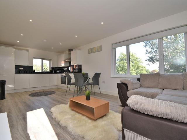 Swakeleys Road, Ickenham, Middlesex UB10, 1 bed flat to rent, £1,450 pcm | PrimeLocation