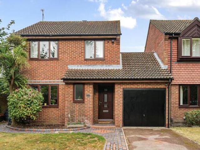 Swaledale Gardens, Fleet, 3 Bedroom Link