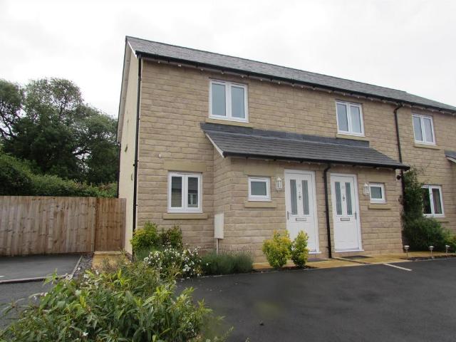 Swallow Close, Carnforth LA5 2 bed semi detached house to rent £1,175 pcm £271 pw