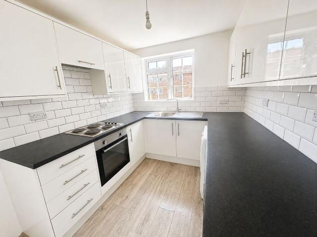 Swallow Close, Staines Upon Thames TW18, 2 bed flat to rent, £1,600 pcm | PrimeLocation