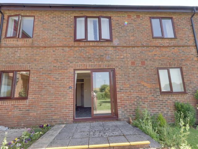SWALLOW COURT, CLANFIELD 1 bed retirement property to rent £1,000 pcm £231 pw