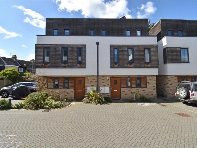 Swallow Gardens, Chesterton. 3 bed semi detached house to rent £2,350 pcm £542 pw