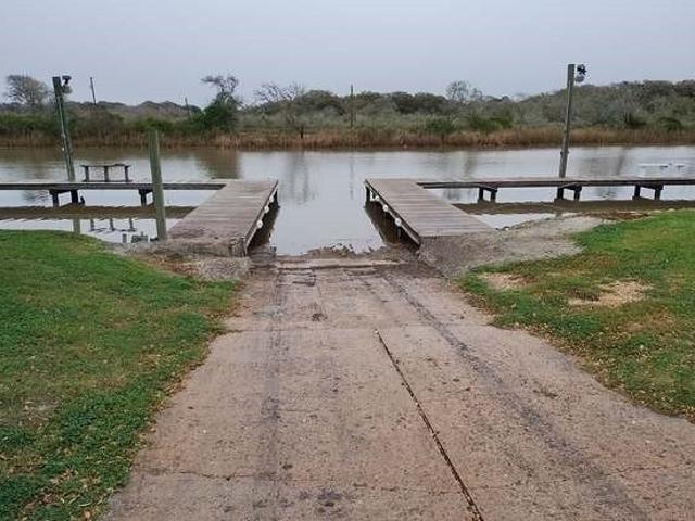 Swallow St, Palacios, TX 77465