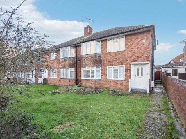 Swallow Street, Iver Heath SL0 2 bed maisonette to rent £1,550 pcm £358 pw