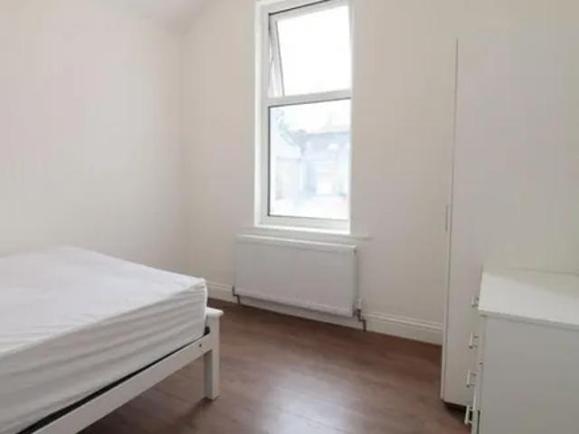 Swaly Garage, 46C Walpole Road, London, SW19 2BY, United Kingdom | Room for rent #154573587 | Rentberry