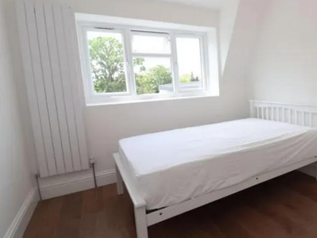 Swaly Garage, 46C Walpole Road, London, SW19 2BY, United Kingdom | Room for rent #154573186 | Rentberry