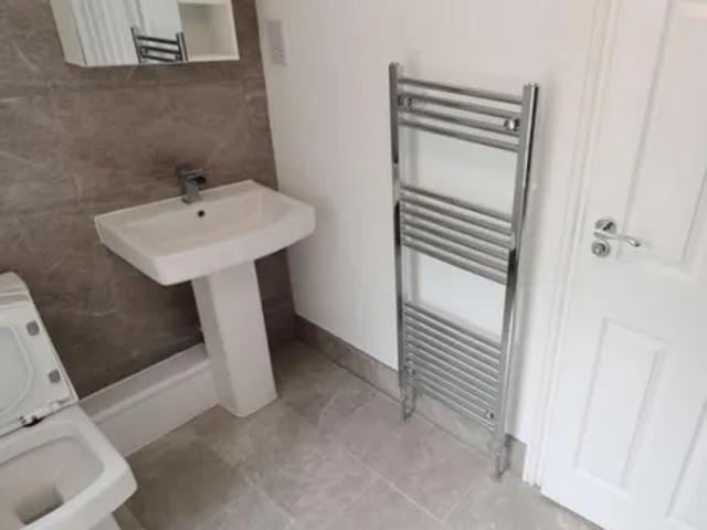 Swaly Garage, 46C Walpole Road, London, SW19 2BY, United Kingdom | Room for rent #156316738 | Rentberry
