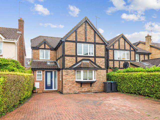 Swan Mead, Hemel Hempstead HP3, 4 bed detached house to rent, £3,000 pcm | PrimeLocation