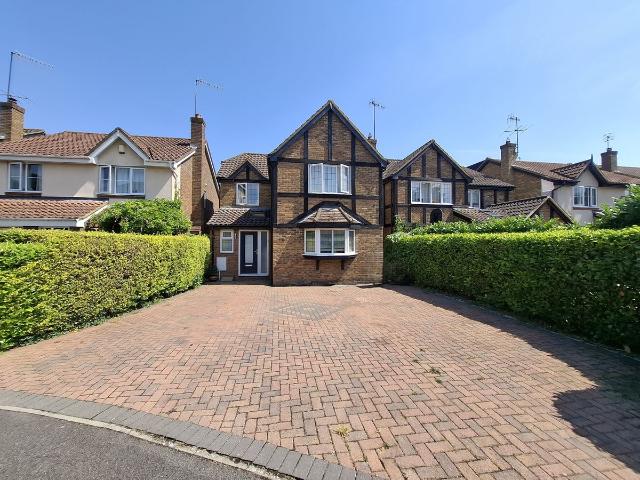 Swan Mead, Hemel Hempstead HP3, 4 bed property to rent, £2,800 pcm | PrimeLocation