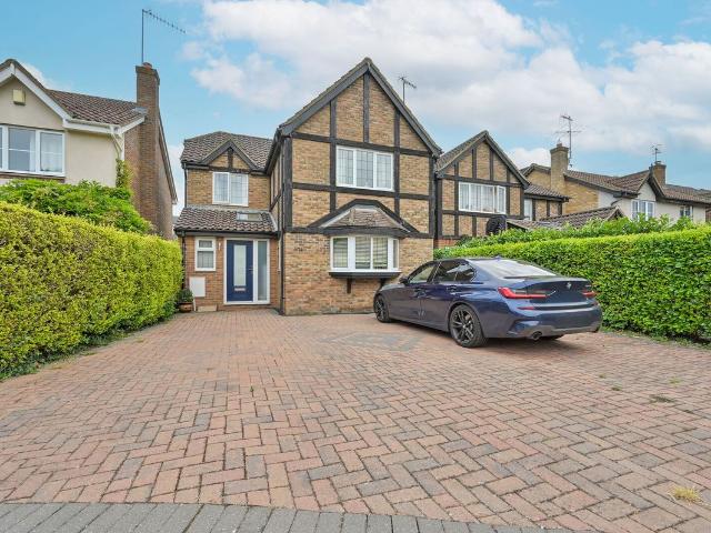 Swan Mead HP3, Hemel Hempstead, 3 bed detached house to rent, £2,800 pcm | PrimeLocation