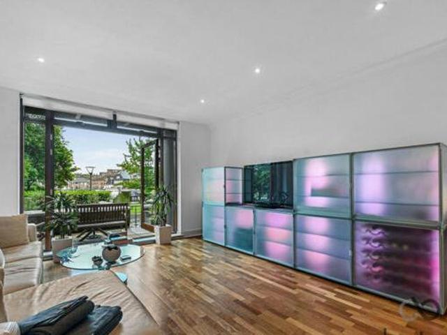 Swan Court, Star Place, 2 Bedroom Apartment