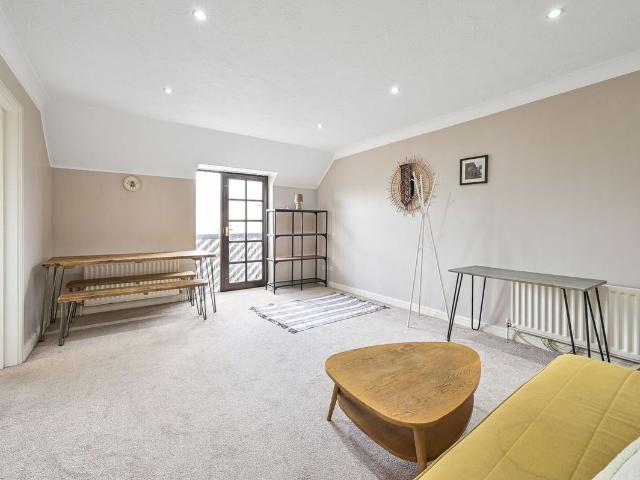 Swan Drive, Edgware, London NW9, 2 bed flat to rent, £2,000 pcm | PrimeLocation