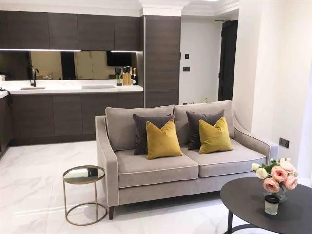 Swan Lane, Jubilee House, Furnished