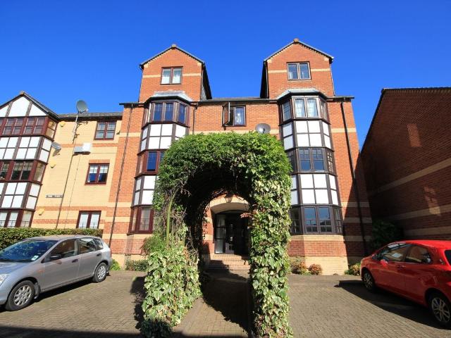 Swan Place, Reading, Berkshire RG1, 1 bed flat to rent, £1,300 pcm | PrimeLocation