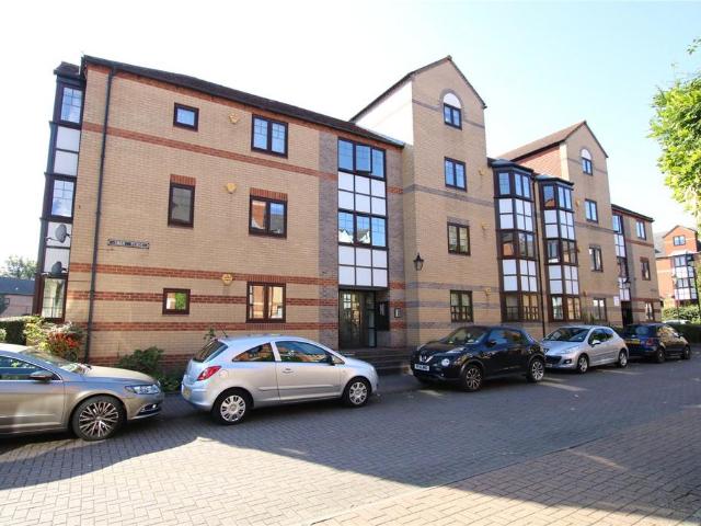 Swan Place, Reading, Berkshire, RG1 2 bed apartment to rent £1,695 pcm £391 pw