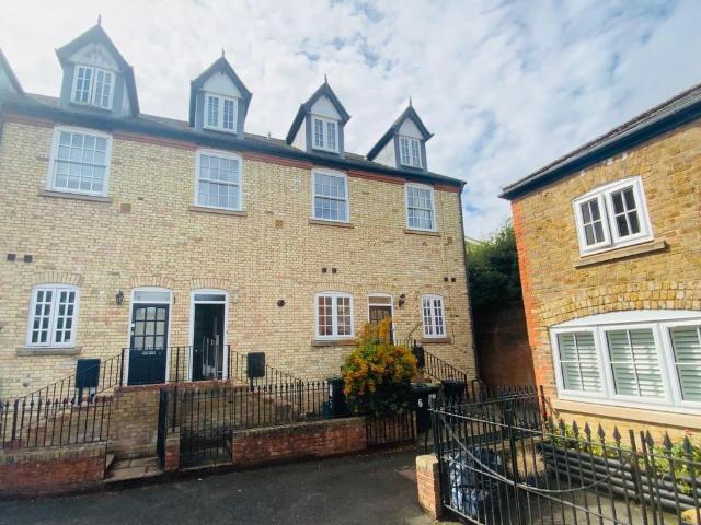 Swan Street, West Malling, ME19 3 bed end of terrace house to rent £1,950 pcm £450 pw