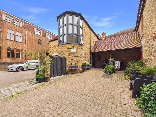 Swan Street, Isleworth TW7, 1 bed flat to rent, £1,750 pcm | PrimeLocation