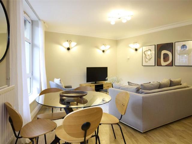 Swan Street, London, SE1 3 bed flat to rent £6,230 pcm £1,438 pw
