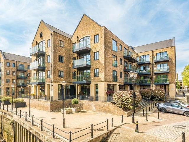 Swan Street, Old Isleworth TW7 1 bed flat to rent £1,795 pcm £414 pw
