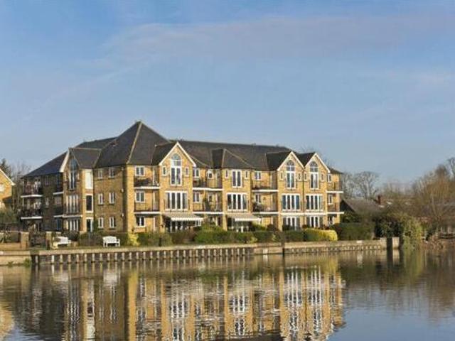 Swan Walk, Shepperton, 2 Bedroom Flat
