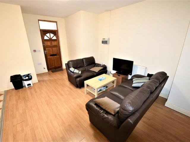 Swan With Two Necks 2 bed flat to rent £1,049 pcm £242 pw
