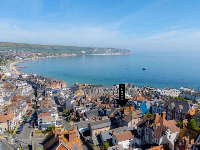 Swanage, Dorset 2 bed apartment to rent £1,150 pcm £265 pw