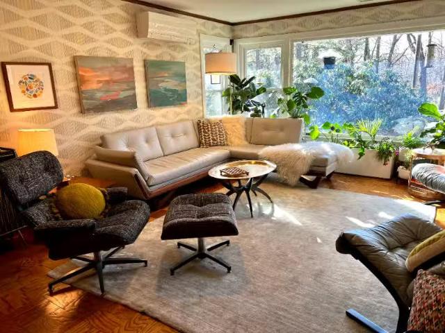 Swanky Mid Century Ranch 7 Gleason St