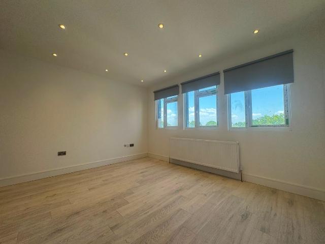 Swanley Centre, Swanley BR8, 1 bed flat to rent, £1,400 pcm | PrimeLocation