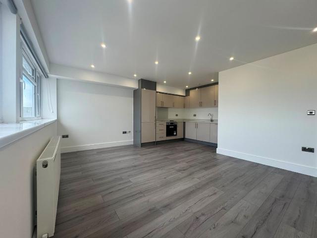 Swanley Centre, Swanley BR8, 2 bed flat to rent, £1,600 pcm | PrimeLocation