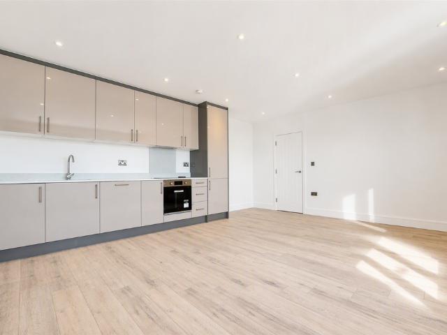 Swanley Centre, Swanley, BR8 2 bed flat to rent £1,750 pcm £404 pw