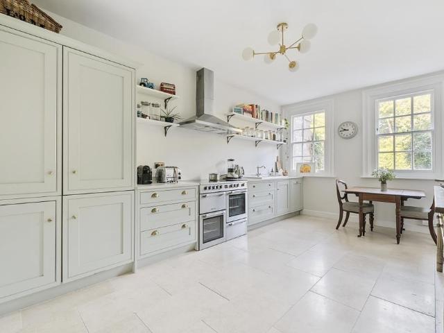 Swanmore Road Droxford SO32 4 bed terraced house to rent £2,750 pcm £635 pw